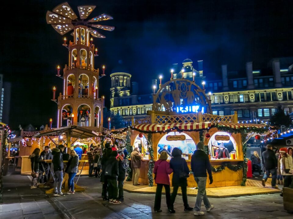 18 British Christmas Traditions to Feel Festive